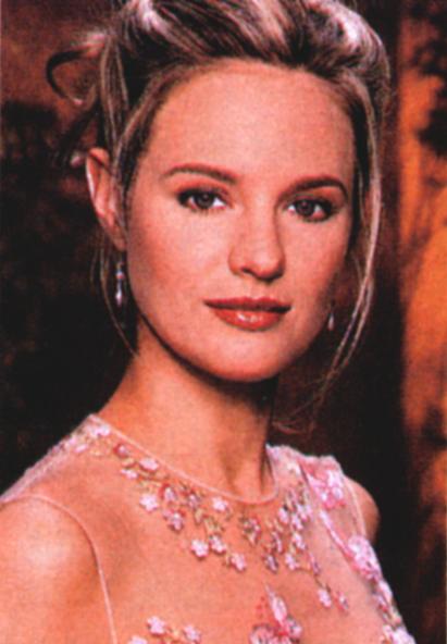Sharon Case (Sharon)
